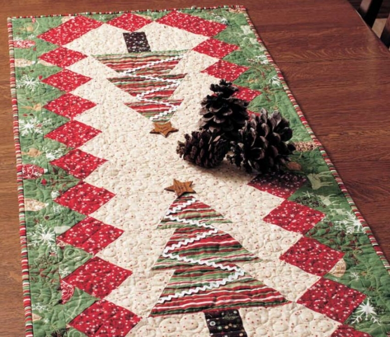 Table Tinsel Table Runner Quilt Free Pattern - Quilting Wonders