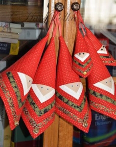 How to Make a Log Cabin Santa - Quilting Wonders